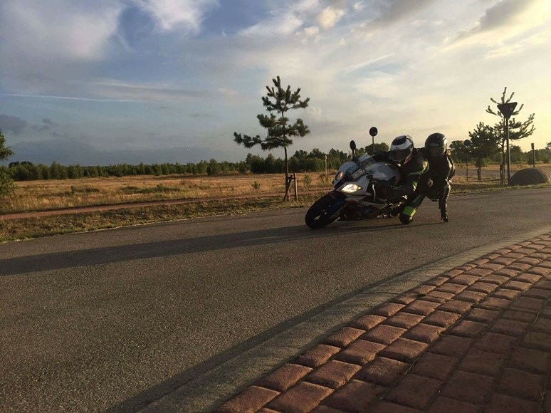 MCN users show us their knee down pics