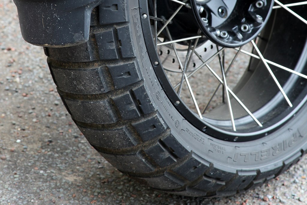 MCN Fleet: BMW R1200GS Rallye's rubber rings