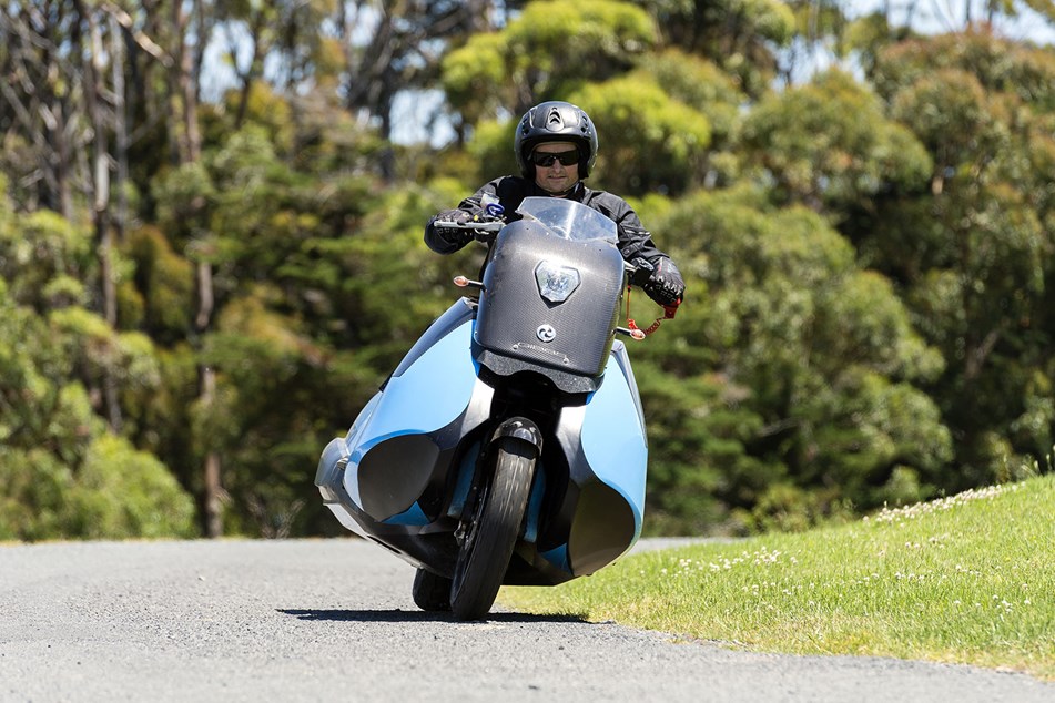 A scooter you can ride on water in 5 seconds