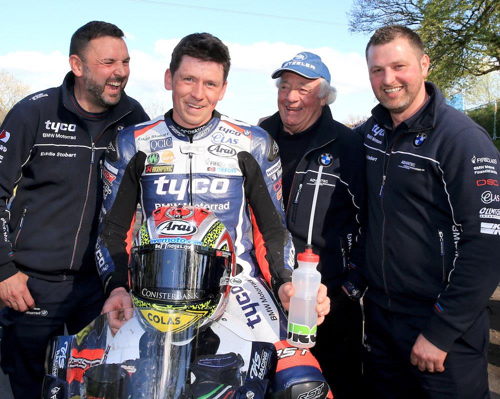 TT 2018: Dan Kneen dies in qualifying crash
