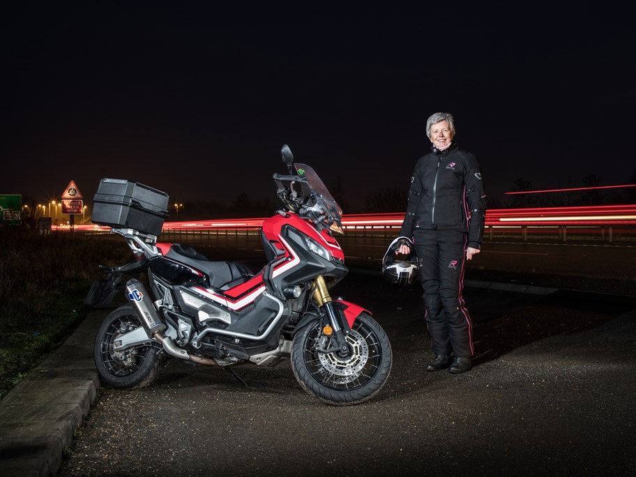 Learn to ride a motorcycle at night with the experts at MCN