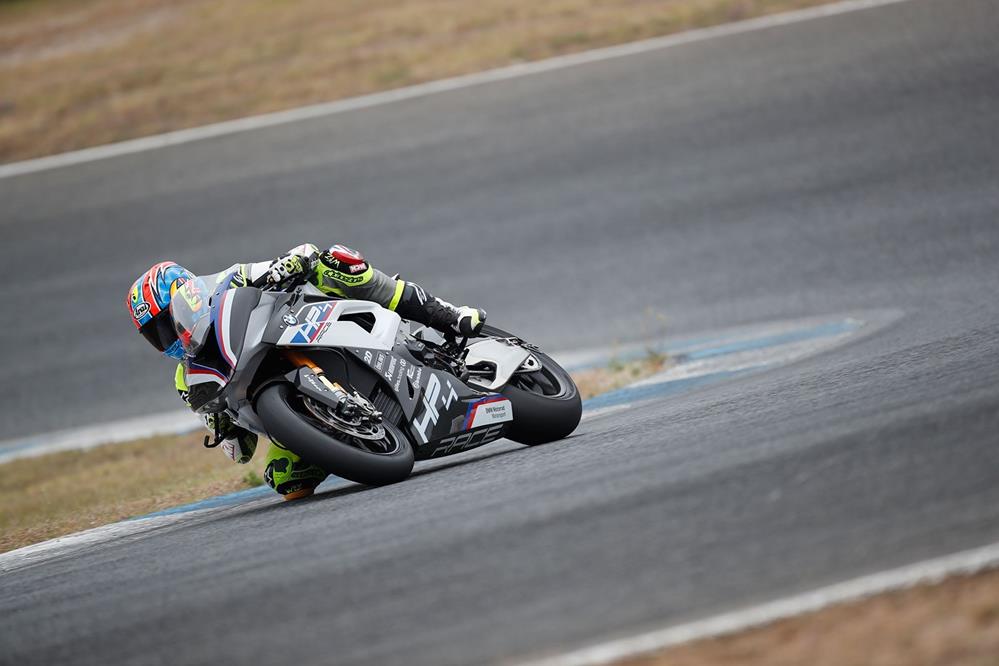 How to get your knee down on a motorbike