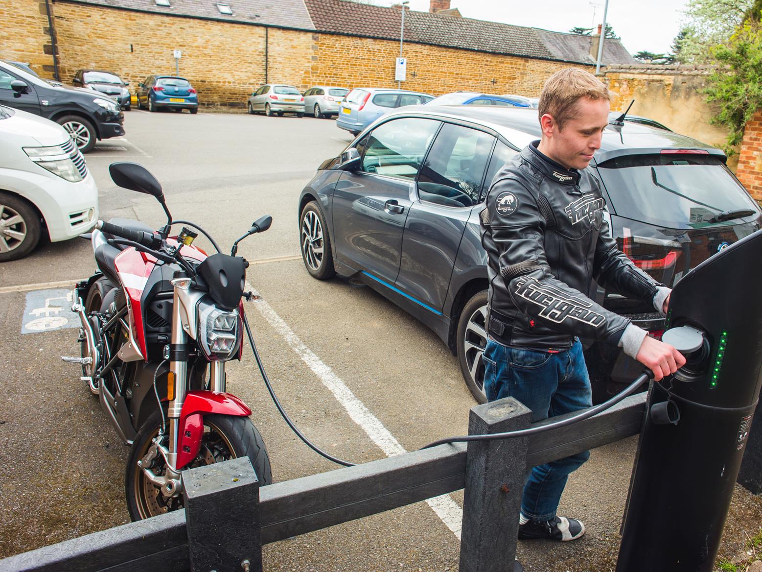 Government announces plans to introduce green licence plates for ...