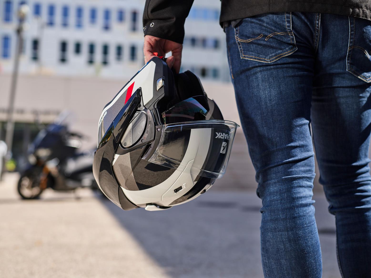 The new modular helmet from SHARK Helmets offers ultimate travel ...