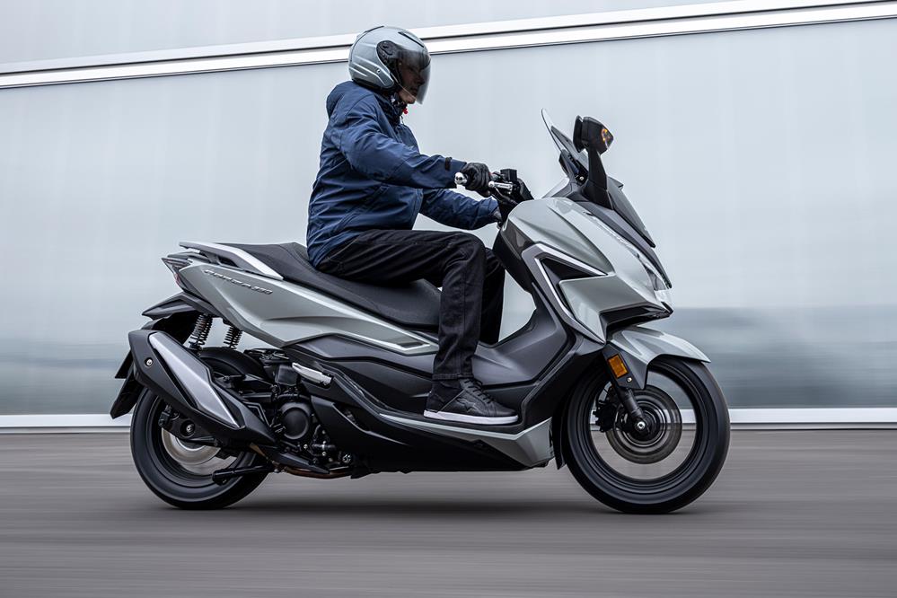 Feel the Forza: bigger, faster and more tech-laden Honda Forza 125, 300 ...