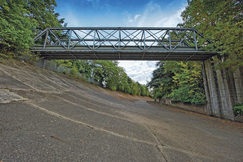 Bucketlist: Ride a classic banked circuit