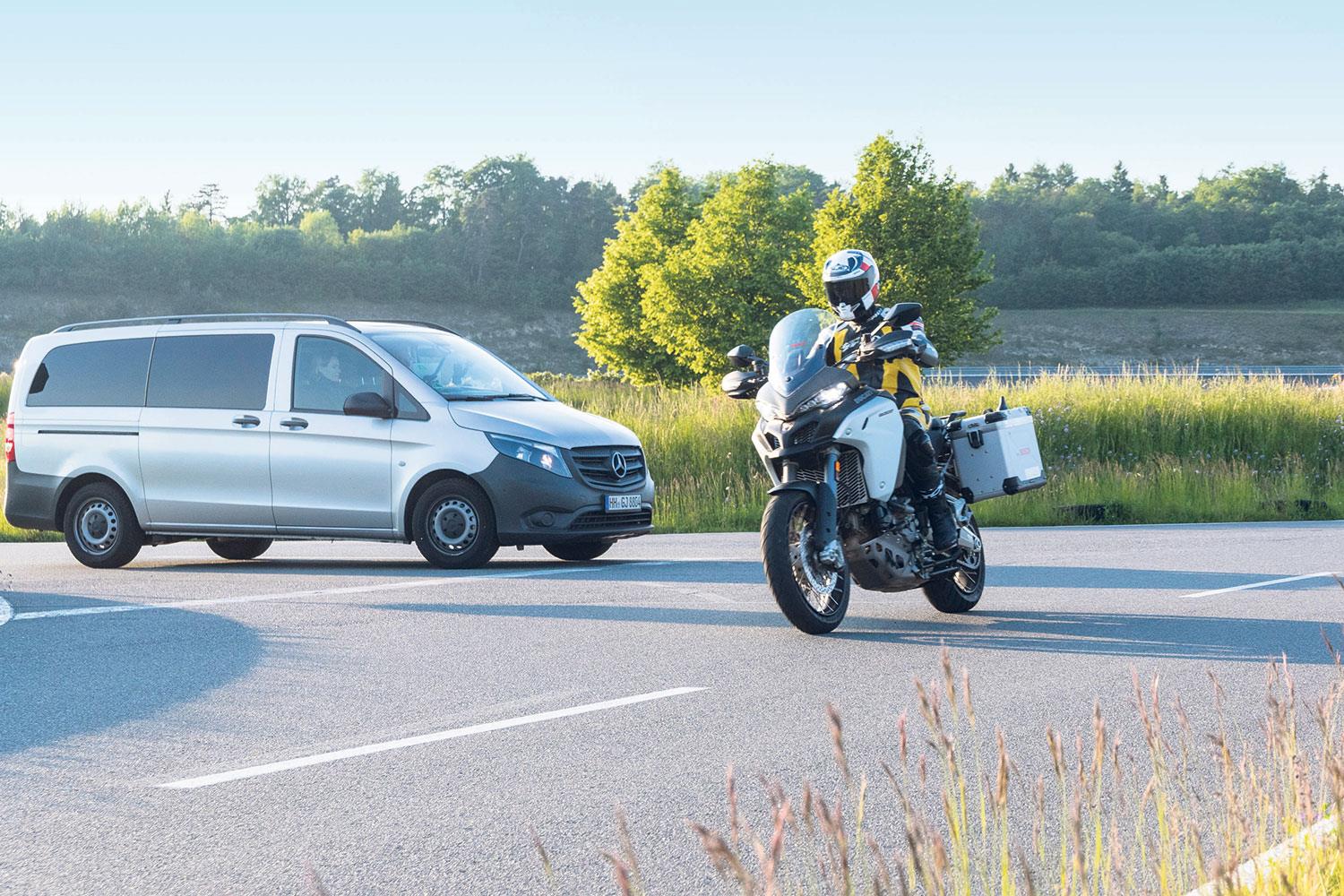 High-tech cars face new safety standards for detecting bikers