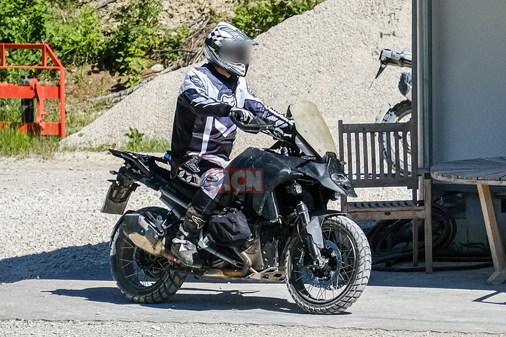 BMW confirm R1300GS launch date and build their millionth boxer engine